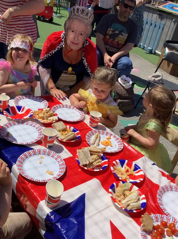 Tiny tots celebrate with a party fit for a Queen - The West Dorset Magazine