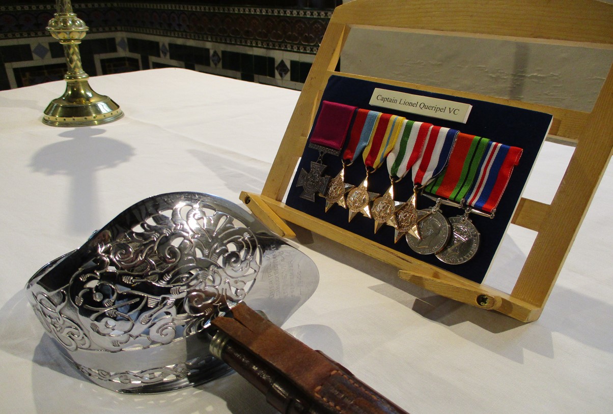Honoured forever: Plaque unveiled in Winterborne Monkton for war hero ...
